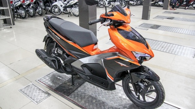 Cận cảnh quá trình tháo vỏ Honda Air Blade 2016 tại HEAD - Danhgiaxe