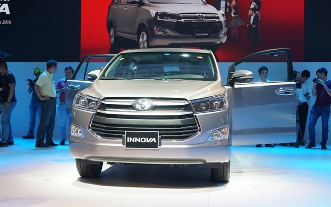 Giá xe Toyota Innova 2016 gần 1 tỷ VNĐ, có nên mua hay không? - Danhgiaxe