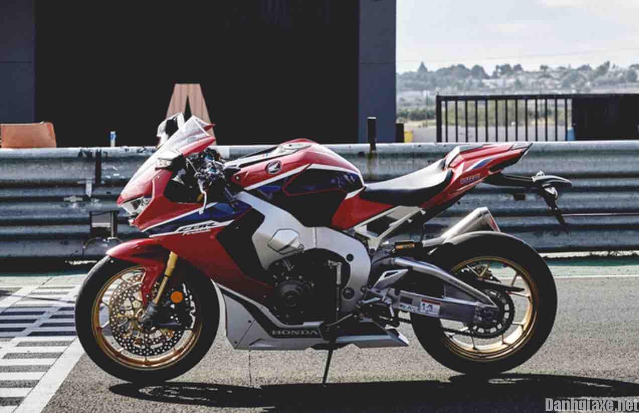 Đánh giá xe Honda CBR1000RR SP 2017 mới ra mắt kèm giá bán - Danhgiaxe